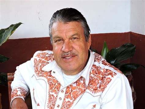 Quién Es El “padre Pistolas” El Polémico Sacerdote Que Asegura “curar