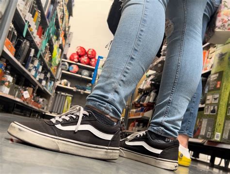 Giantess Customer Doesnt Care Where She Steps By Crushedbykassandra On