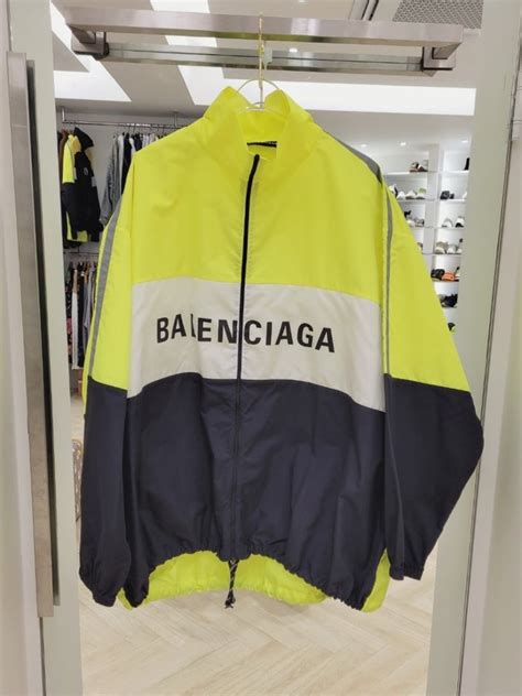 38 발렌시아가 네온 레터링 로고 포플린 바람막이 세컨웨어