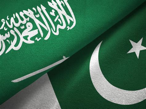 سعودی عرب نے پاکستان سمیت 20 ممالک کے شہریوں کو ویزوں میں مفت توسیع