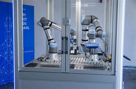 Smart Robots In The Lab For Automated Sample Handling Item Blog