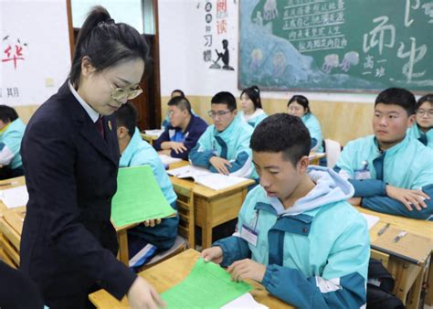 “宪”在行动 “法”进校园——黑龙江诺敏河人民检察院开展赠书活动 知乎