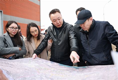 Хотын гол магистрал зам дагуух нийтийн эзэмшлийн зам талбайг чөлөөлж эхэллээ