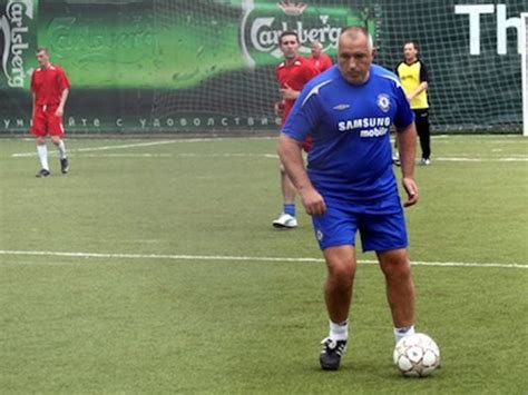 Кой политик за кого вика