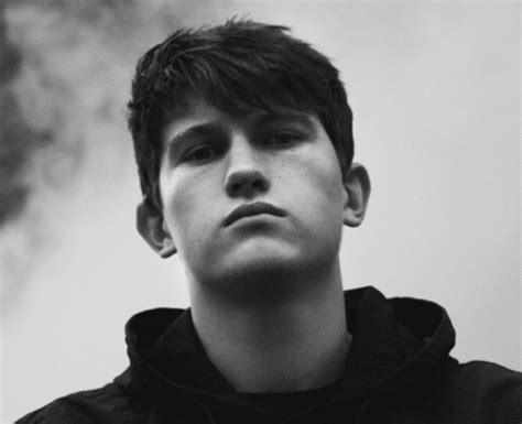 Andrew Cushin Shares New Single Waiting For The Rain Listen Now Xs Noize Online Music