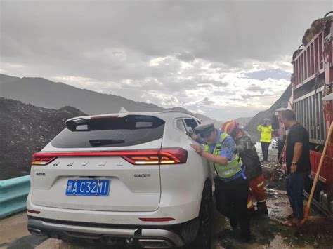 独库公路库车段突发泥石流交警联合多部门全力保畅通！ 中国道路交通安全网