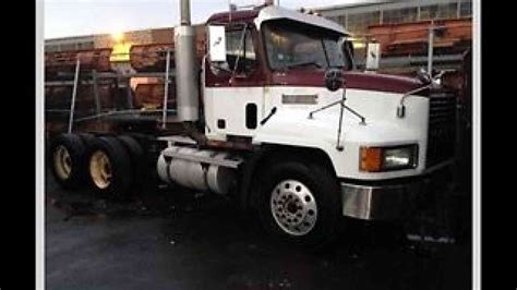 Mack Ch 2002 Daycab Semi Trucks