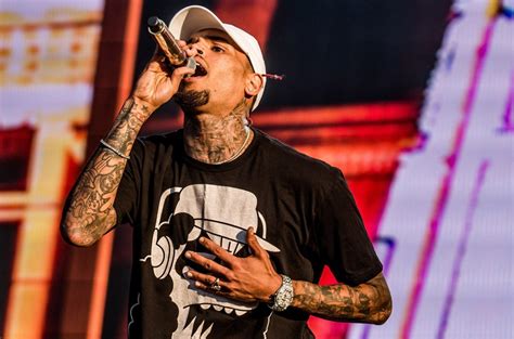 Chris Brownâ€™s New Album â€˜heartbreak On A Full Moonâ€™ Is Here