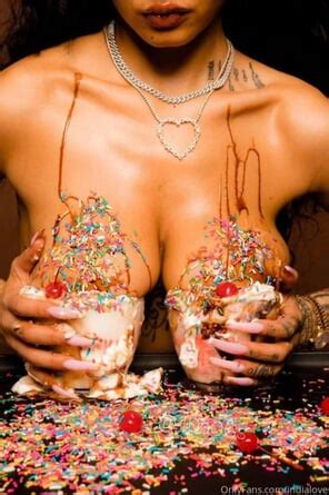 Random Hundred Hotness Photo Gallery