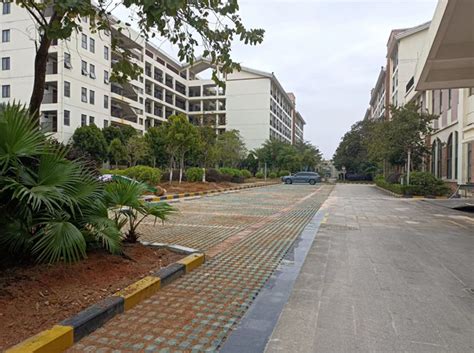 广西中马钦州产业园开发公司 青年公寓停车场改造完成，停车位达110多个， 青年公寓好停车啦！