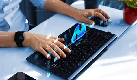 문서를 전송하기위한 디지털 시스템 Ftp 파일 수신기 및 컴퓨터 백업 복사본 파일 공유 아이소메트릭 인터넷 클라우드 기술로 정보와 데이터를 교환하십시오 It 지원에 대한