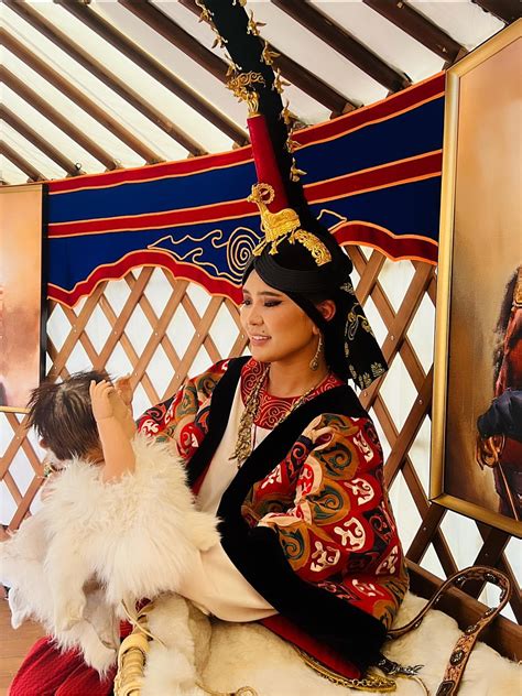 Уртын дуучин Б Батцэцэглэн манай дуранд ТАС МН