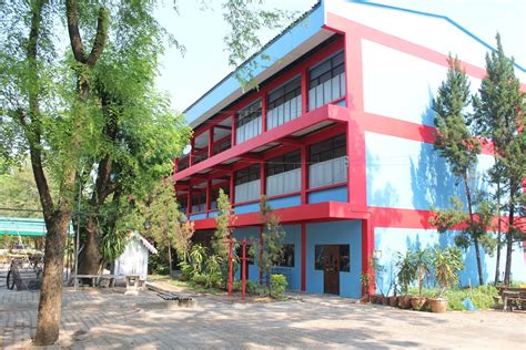 โรงเรียนทาขุมเงินวิทยาคาร ในเมืองอำเภอแม่ทา