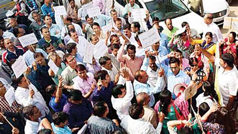 7th Pay Commission Maharashtra Government Employees Protests Losing