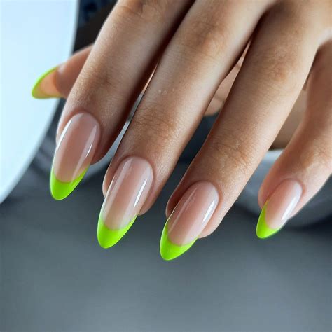 Летний маникюр в 2024 г Маникюр Простой маникюр Летний маникюр