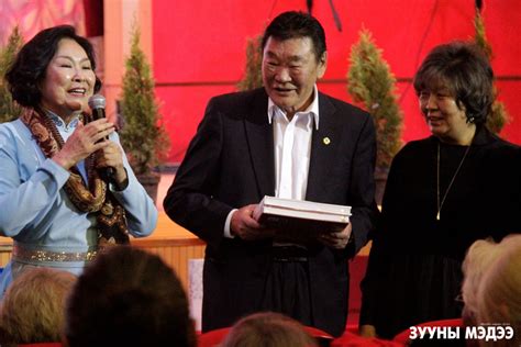 Фото Профессоруудын бүтээл уншигчдад хүрлээ