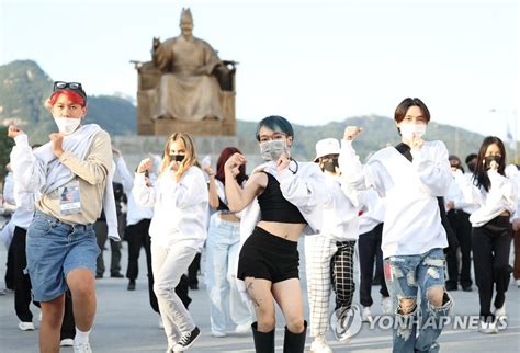 K팝 커버댄스 플래시몹 연합뉴스