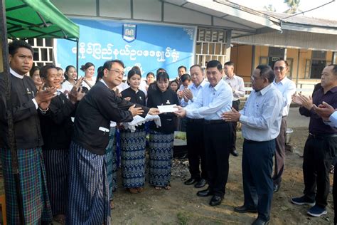 ရခိုင်ပြည်နယ်ဝန်ကြီးချုပ် ဦးထိန်လင်း ရဲတပ်ဖွဲ့ဝင်များနှင့် အထူးနေ့လယ်စာ