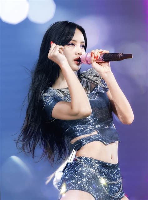 Лиса из Blackpink очаровала фанатов великолепным вижуалом на концерте «born Pink в Сеуле