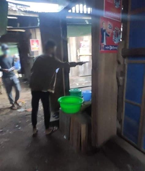 Dvb စစ်အုပ်စု၏သင်္ကြန်ပွဲတွင် မပါဝင်ကြရန် ပုသိမ်လူငယ်များက လက်ကမ်းစာစောင်လိုက်ဝေနှိုးဆော်