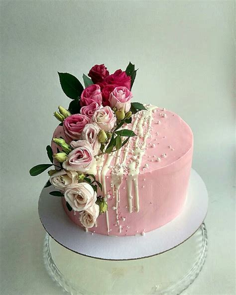 Розовый торт с живыми цветами Cake Decorating Cake Buttercream Decorating