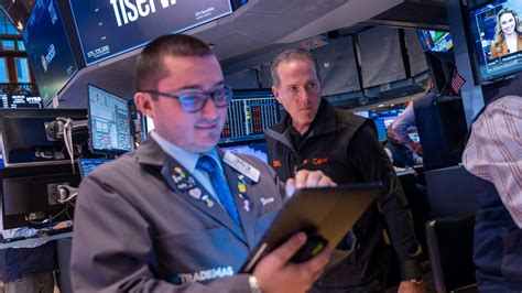 Индексите сочат нагоре в ранната търговия на Уолстрийт Новини бг