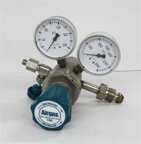 Airgas Y12 244d Analytical Two Stage Brass Regulator 3000 Psi Max Inlet