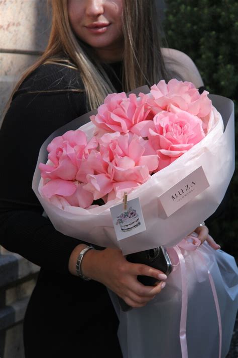 Букет из роз артикул F1301727 2800 рублей доставка по городу