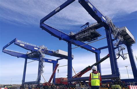 集装箱港口起重装备