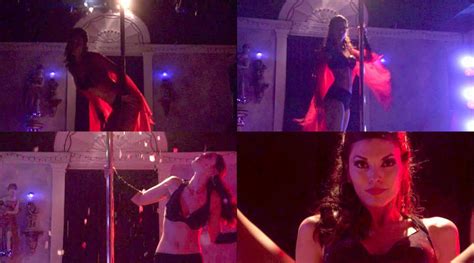 Naked Alana De La Garza In Mr Fix It