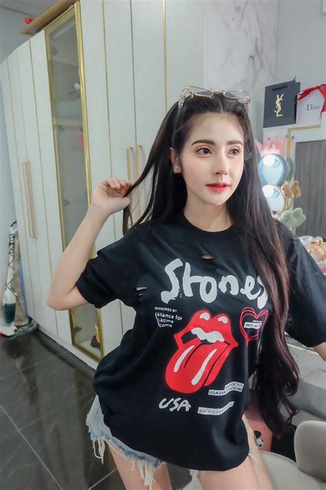 เสื้อยืดโอเวอร์ไซส์ แต่งขาดสุดฮิต ผ้าคอตตอลตอล100 Newfashion24 Thaipick