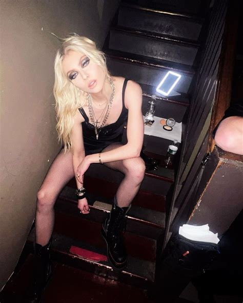 Taylor Momsen Bra 2