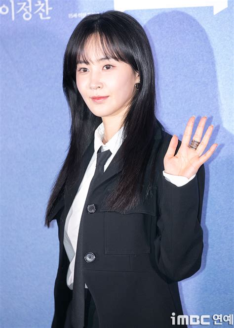 [포토] 권유리 깔끔 매니쉬 수트