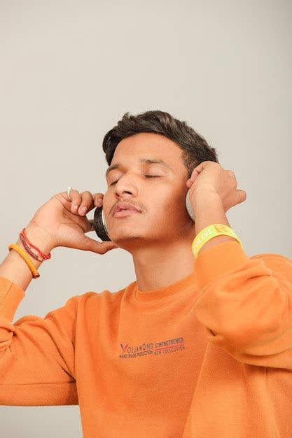 Premium Photo Capturing Best Moment Selective Focus Shallow Depth Of Field Follow Focus Blur