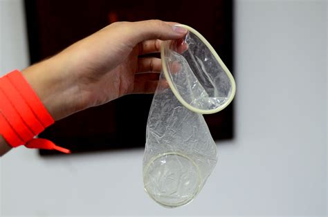 Caja Recibe Donación De 25 Mil Condones Femeninos Para Repartir En