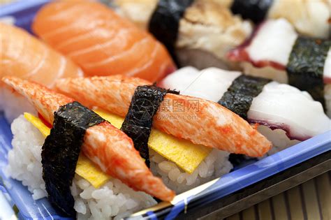 寿司 日本菜竹子饮食午餐文化盘子食物海鲜美食奶油海藻高清图片下载 正版图片321511512 摄图网