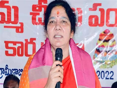 Minister Satyavathi Rathod Telangana వాళ్లు అసలు తెలంగాణకు చెందిన వారే కాదు ఇక్కడి పథకాలు