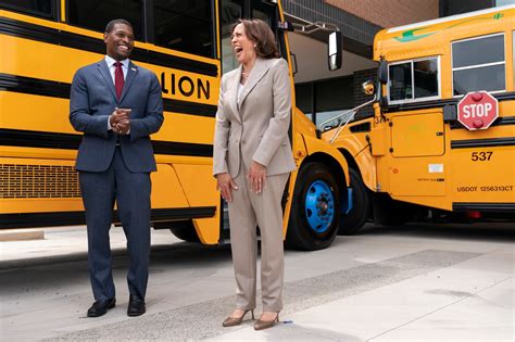 Kamala Harris Mocked For Gushing Over A ‘yellow School Bus ‘they Really Cant Let Her Talk In