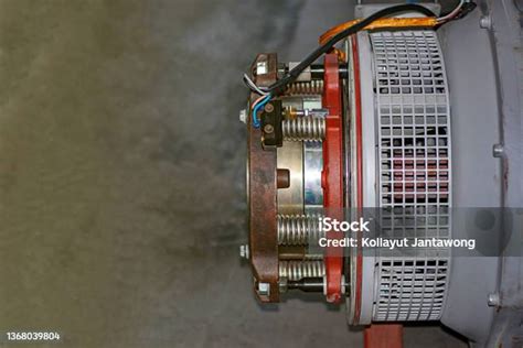 작업 유지 보수 모터 타워 크레인 모터의 이러한 수리 코일 브레이크와 그것의 모든 세부 사항을 확인합니다 0명에 대한 스톡 사진 및 기타 이미지 Istock