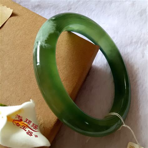 岫玉现况绿 绿到发黑的岫玉是什么 岫玉为什么叫四目绿 大山谷图库