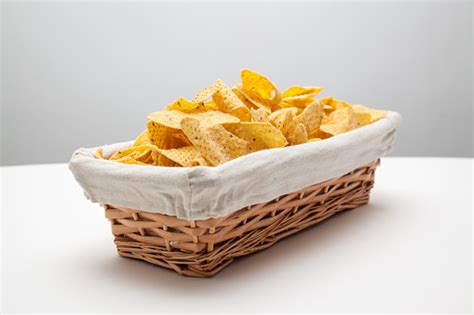 스낵 배경기술 위커 바스켓 매워 삼각형 또띠아는 옥수수 칩 0명에 대한 스톡 사진 및 기타 이미지 0명 2015년 감자 칩 Istock