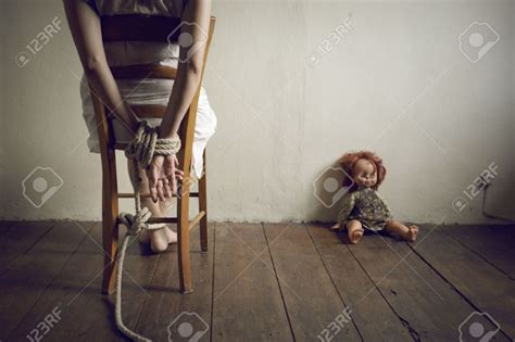 Mujer Joven Atada A Una Silla En Una Habitación Vacía Foto De Archivo 16141251 Ladder Decor