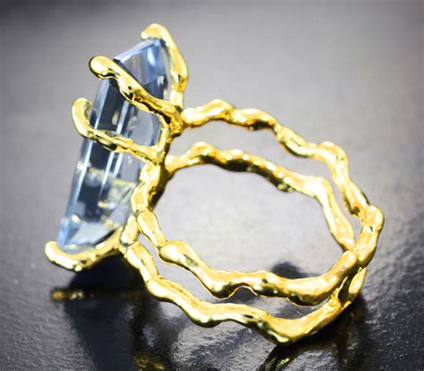 Золотое кольцо с чистейшим редким максис бериллом 8 17 карата купить в интернет магазине