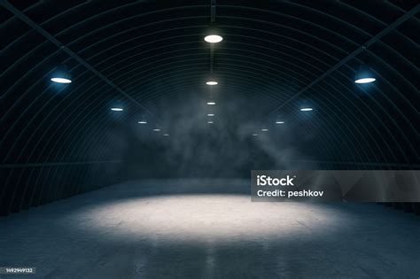 스포트라이트와 콘크리트 바닥 자동차 배경 텅 빈 무대 개념이 있는 어두운 스모키 차고 내부 3d 렌더링 모형 어두운 색에 대한 스톡 사진 및 기타 이미지 Istock
