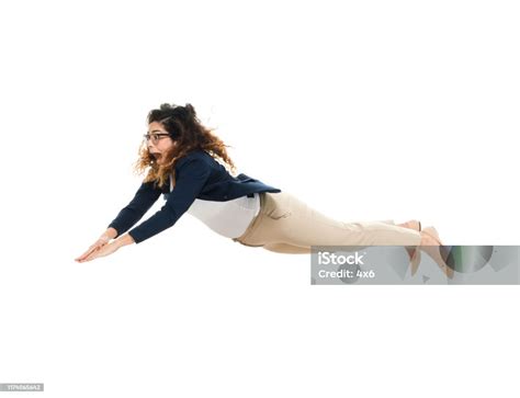 전체 길이 측면 보기 프로필 보기 아래를 내려다 보는 3039 세 성인 아름 다운 곱슬 머리 긴 머리 라틴 아메리카 히스패닉 민족 푸에르토리코 민족 여성 젊은 여성 사업가