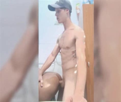 Surfer Dude Bangs His Girlfriend In The Bathroom 2