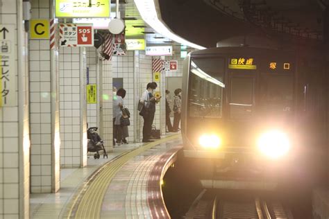 網干総合車両所明石支所 321系 アカd32編成 の写真 鉄道写真投稿サイトtrain Directory