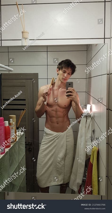 Hot Mirror Selfie Men