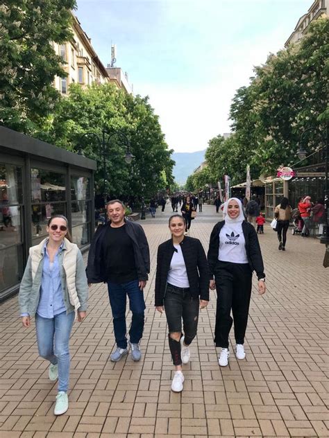 Алексей Петров Вървейки тази вечер по Витошка с трите най големи