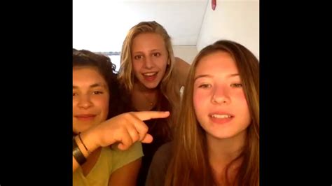 2 Beautiful Girls Kissing For 50 Likes Yn Live Youtube